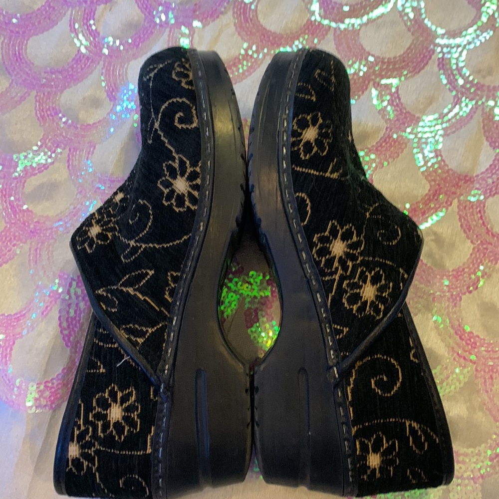 Dansko Clog Black With Gold Floral Stitching Size 40 … - Gem
